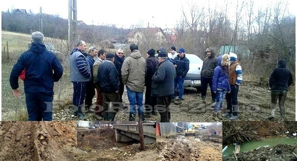 Zeci de familii din Moşoaia nu pot sa circule pe un astfel de drum ...